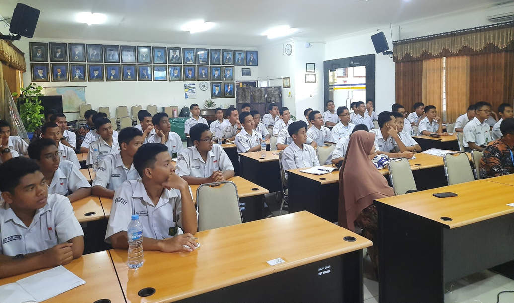 Educational Visit from SMA IT Al Kahfi Bogor to FST UNAIR: Exploring ...